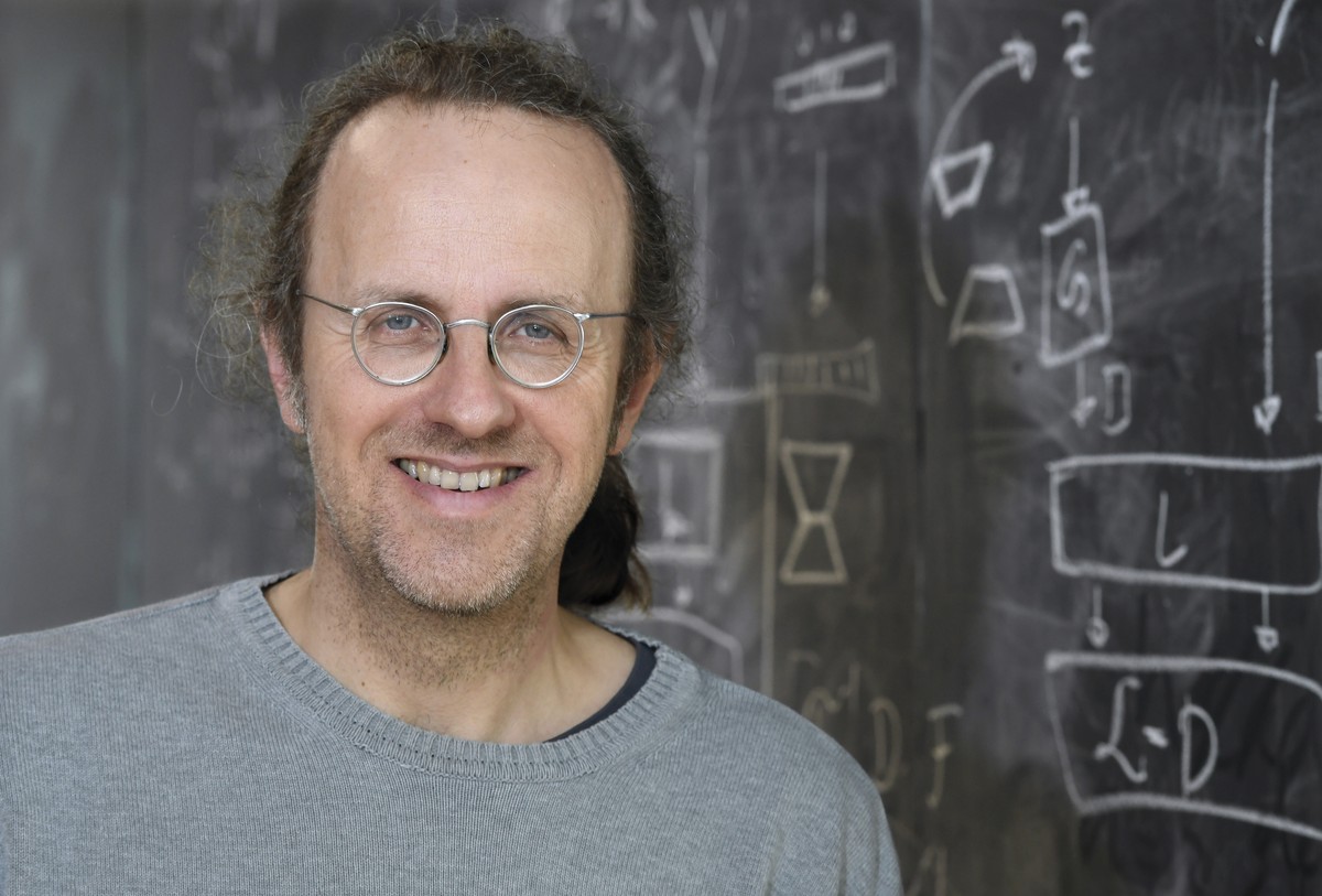 “Ezinbestekoa da adimen artifizialaren gainean eztabaidatzea eta ...